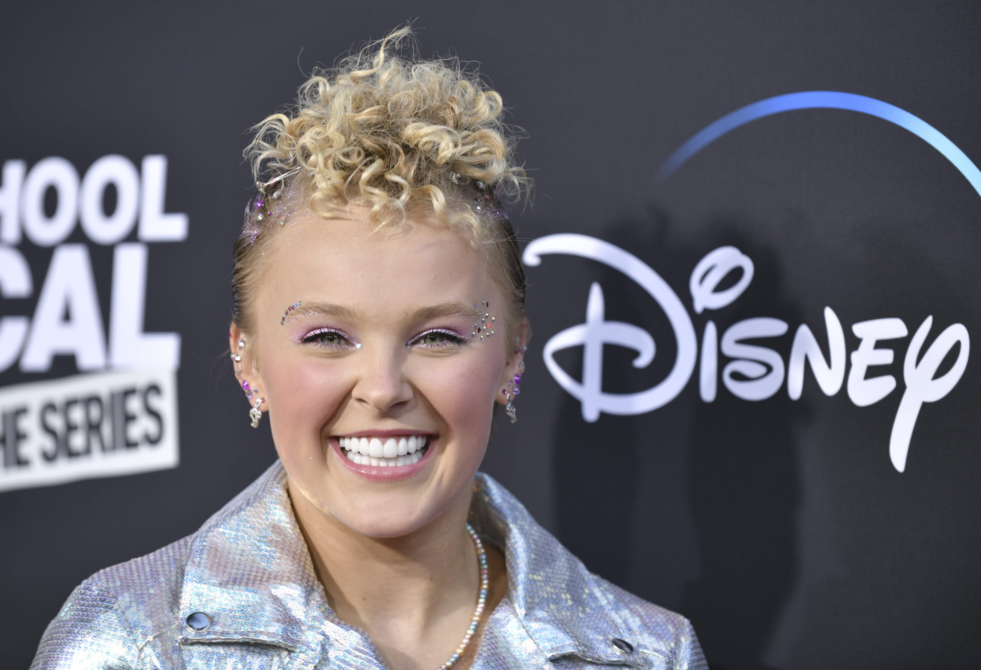 JoJo Siwa fans 'love seeing her happy' again after 'devastating' grief ...