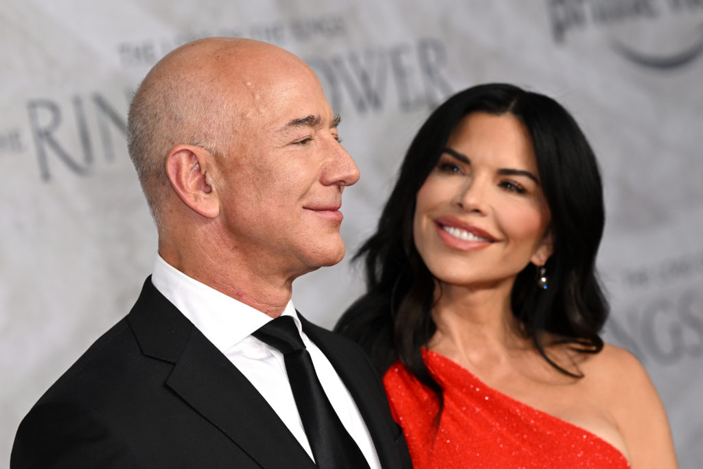 Jeff Bezos' fiancé blacked out when she saw her engagement ring ...