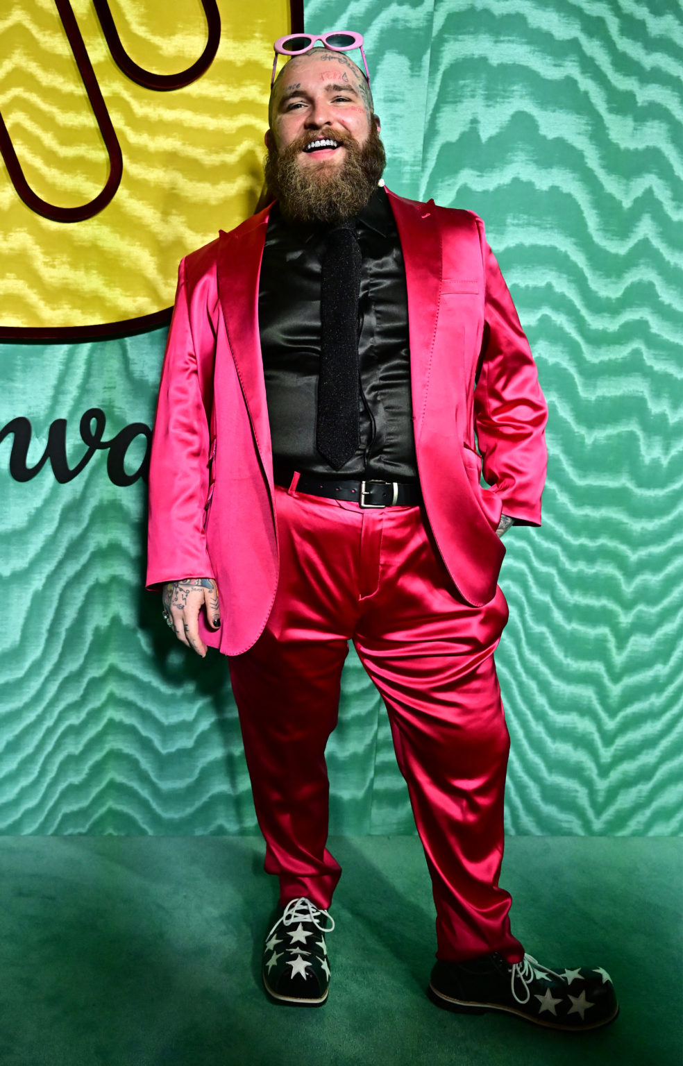 Teddy Swims makes quite the fashion statement at star-studded pre ...