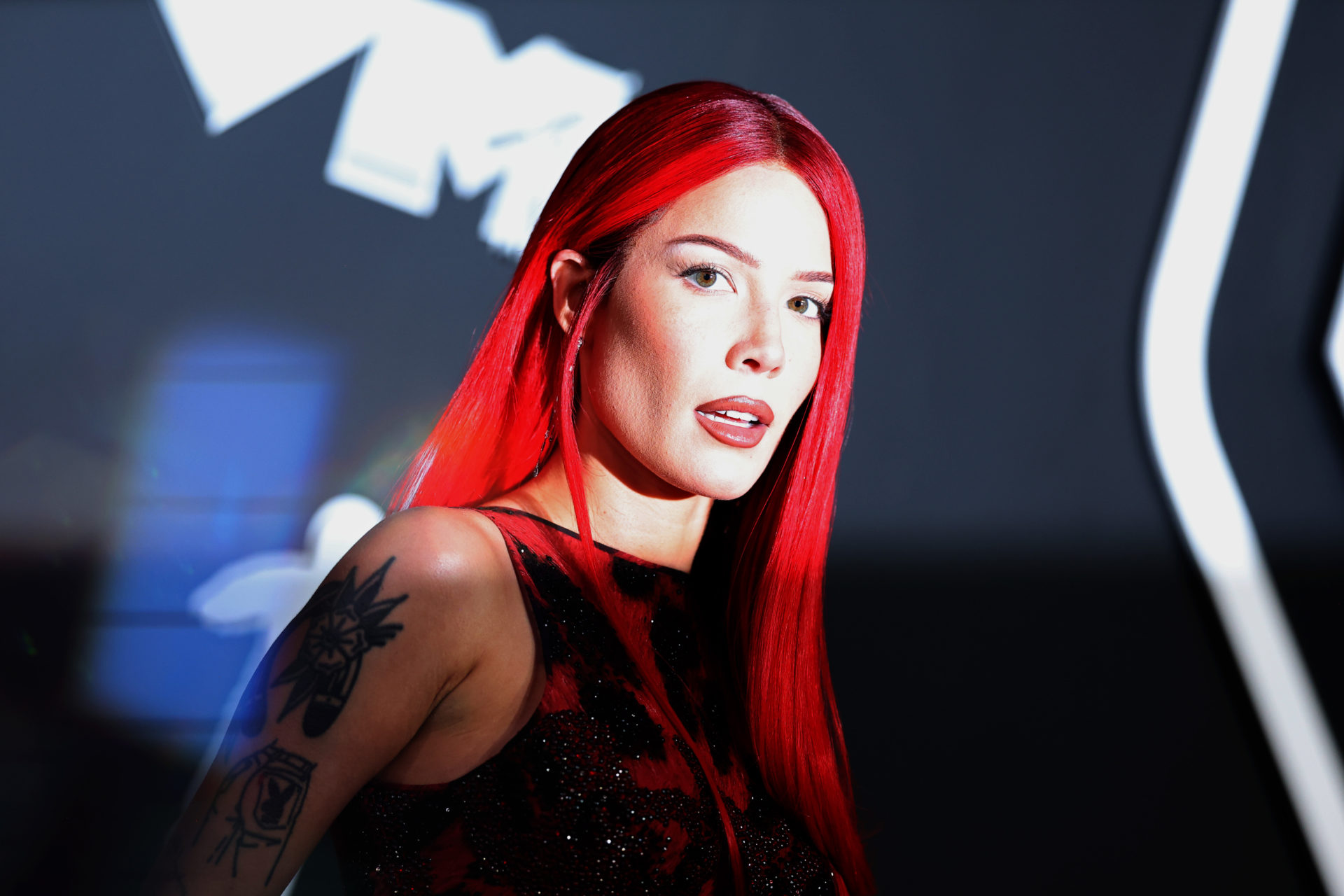 Halsey suffers 'very scary' seizure before sharing 'dark humor' from ...